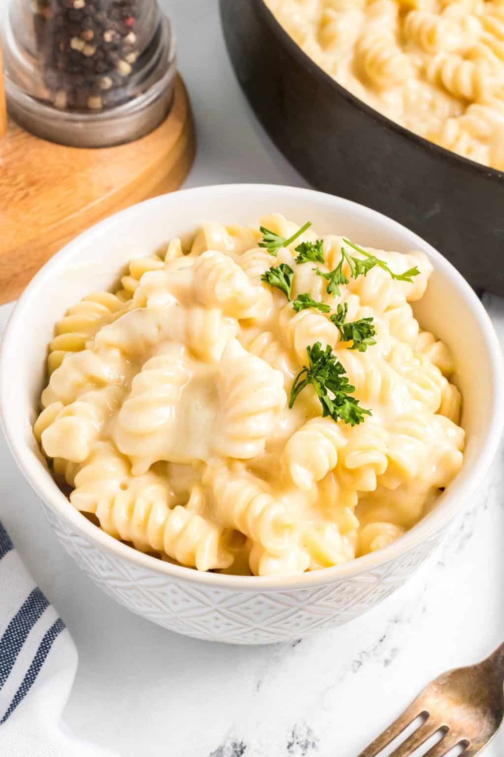 Creamy White Cheddar Mac and Cheese (Easy Stovetop Recipe) - Girl Gone ...